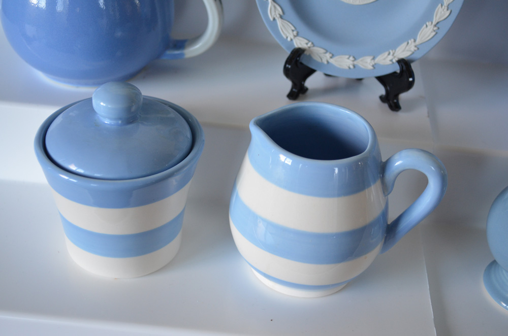 The Copycat Collector: COLLECTION #136: Light Blue Pottery