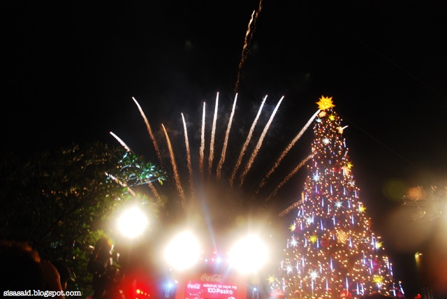 Ring my Bell, Isabel: Araneta tree lighting: Coke's 100th year in the ...