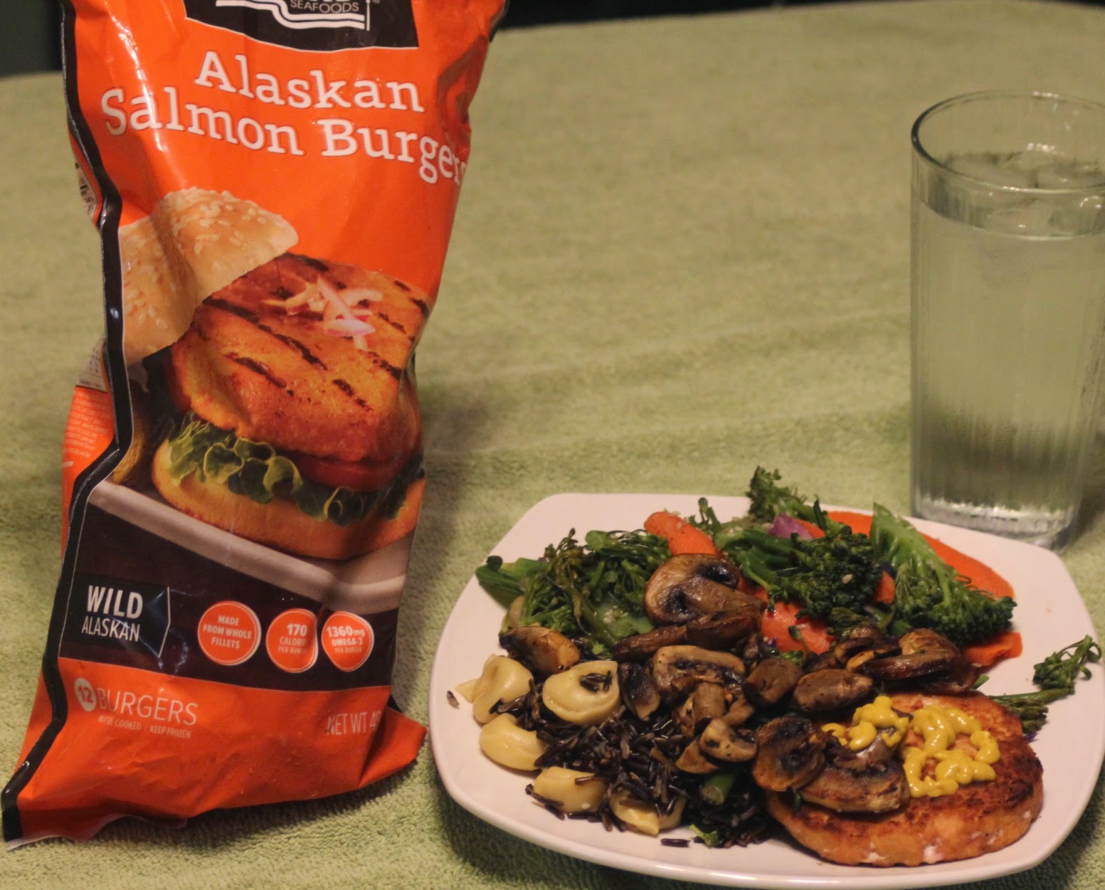 Richard Reviews Everything : Trident Seafood Alaskan Salmon Burger