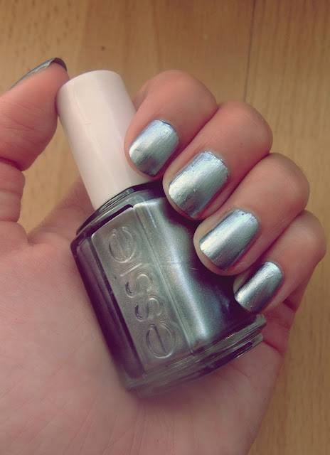 kleinemiezekatze: Essie Nail Polish "Blue Rhapsody"