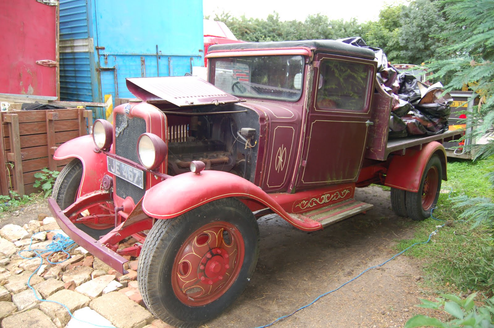 1933 Bedford: Little Red Lorry - 1933 Bedford W