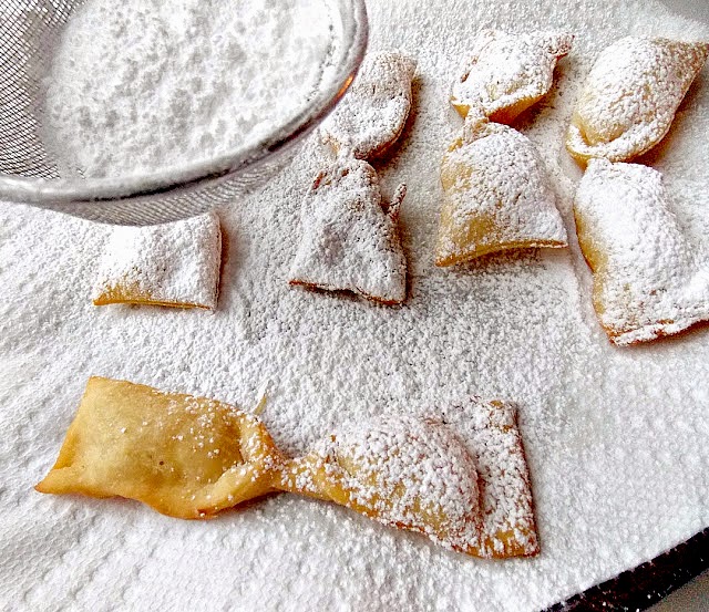 Mystery Lovers' Kitchen: How to make crunchy sweet ITALIAN BOW TIE ...