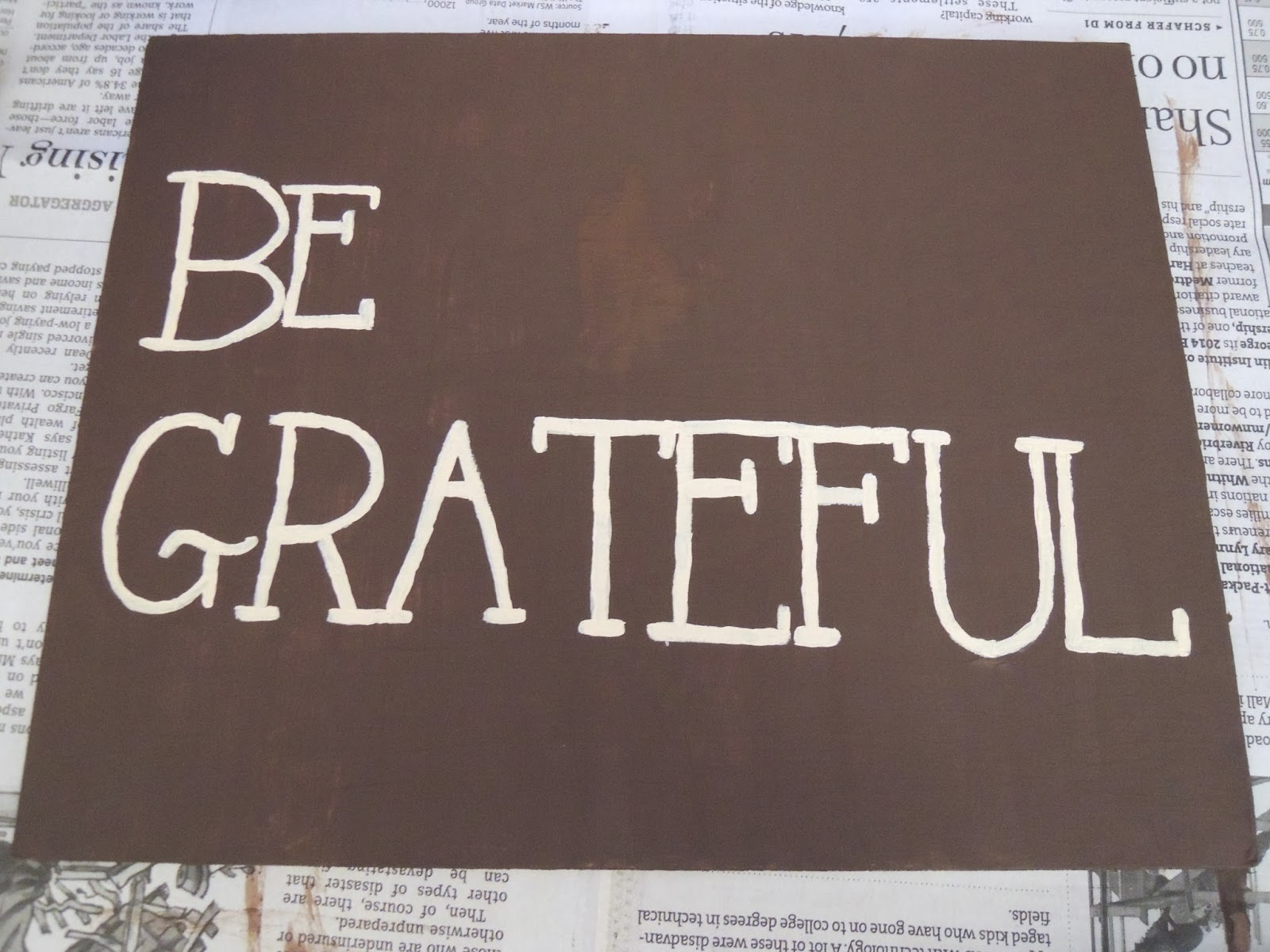 Holly Goes Lightly: DIY "Be Grateful" Sign