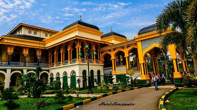 Maimun Palace, Architectural Uniqueness Coat 4 Countries - Medan, North ...