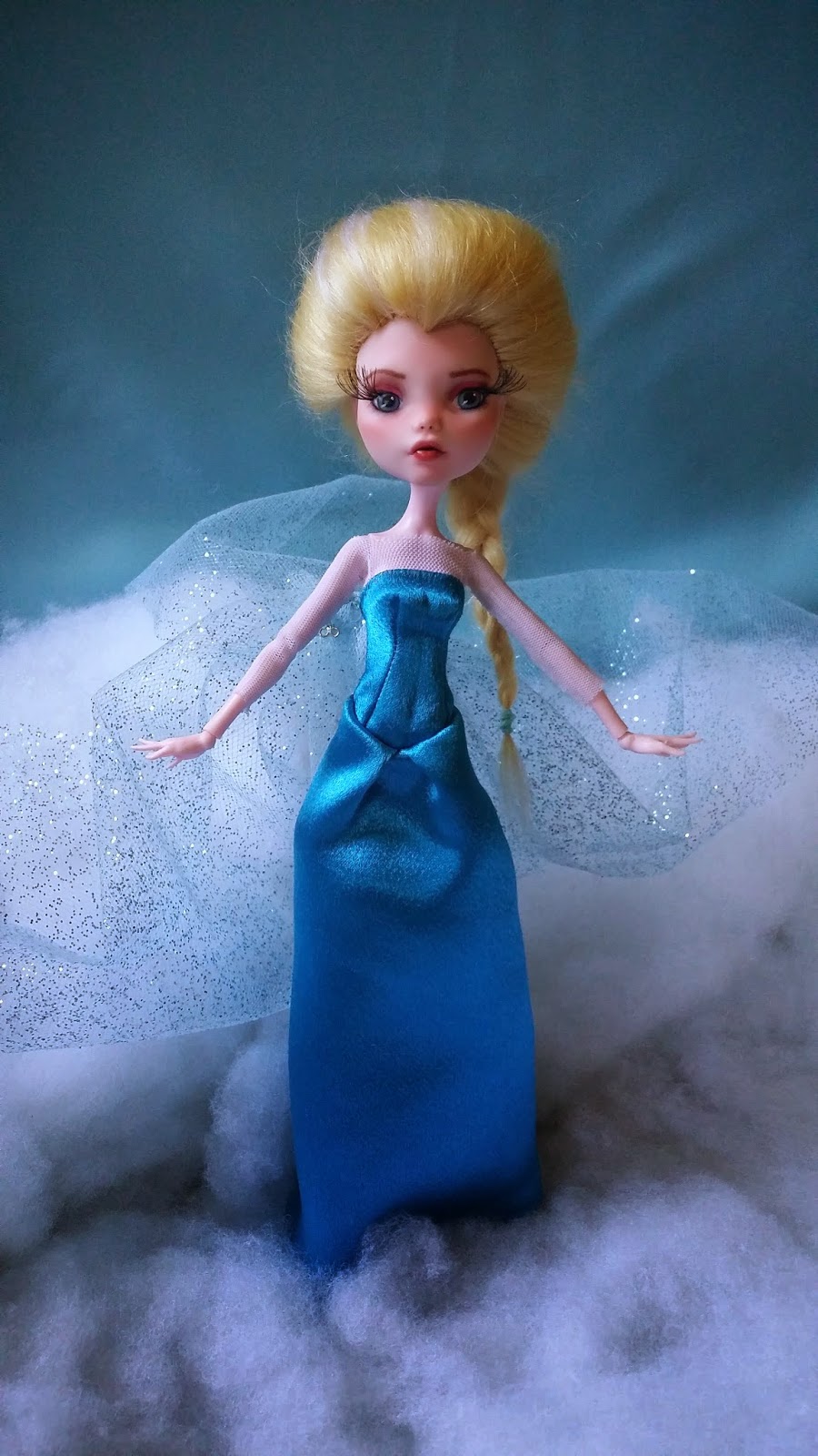 daisy likes dolls.: Frozen's Elsa Custom Monster High Repaint