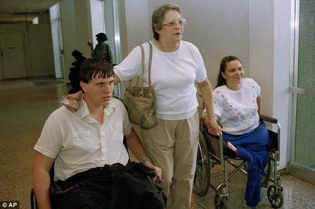 JANE ENTRE LINHAS: Vida e morte de Grady Stiles Jr. O "Garoto Lagosta".