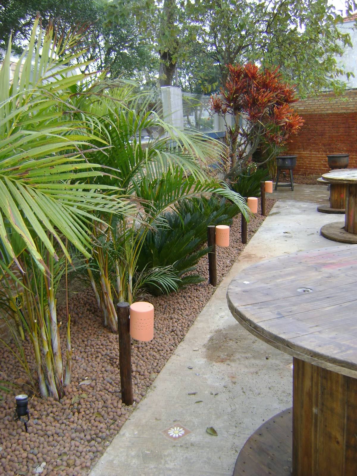 MC3 ARQUITETURA : PAISAGISMO: JARDINS EM BAR E RESTAURANTE