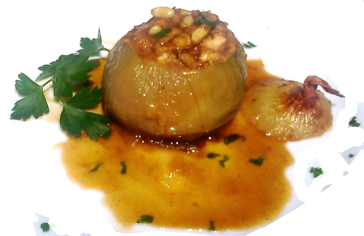 NUESTRAS RECETAS FAMILIARES: CEBOLLAS RELLENAS DE BONITO y PIÑONES