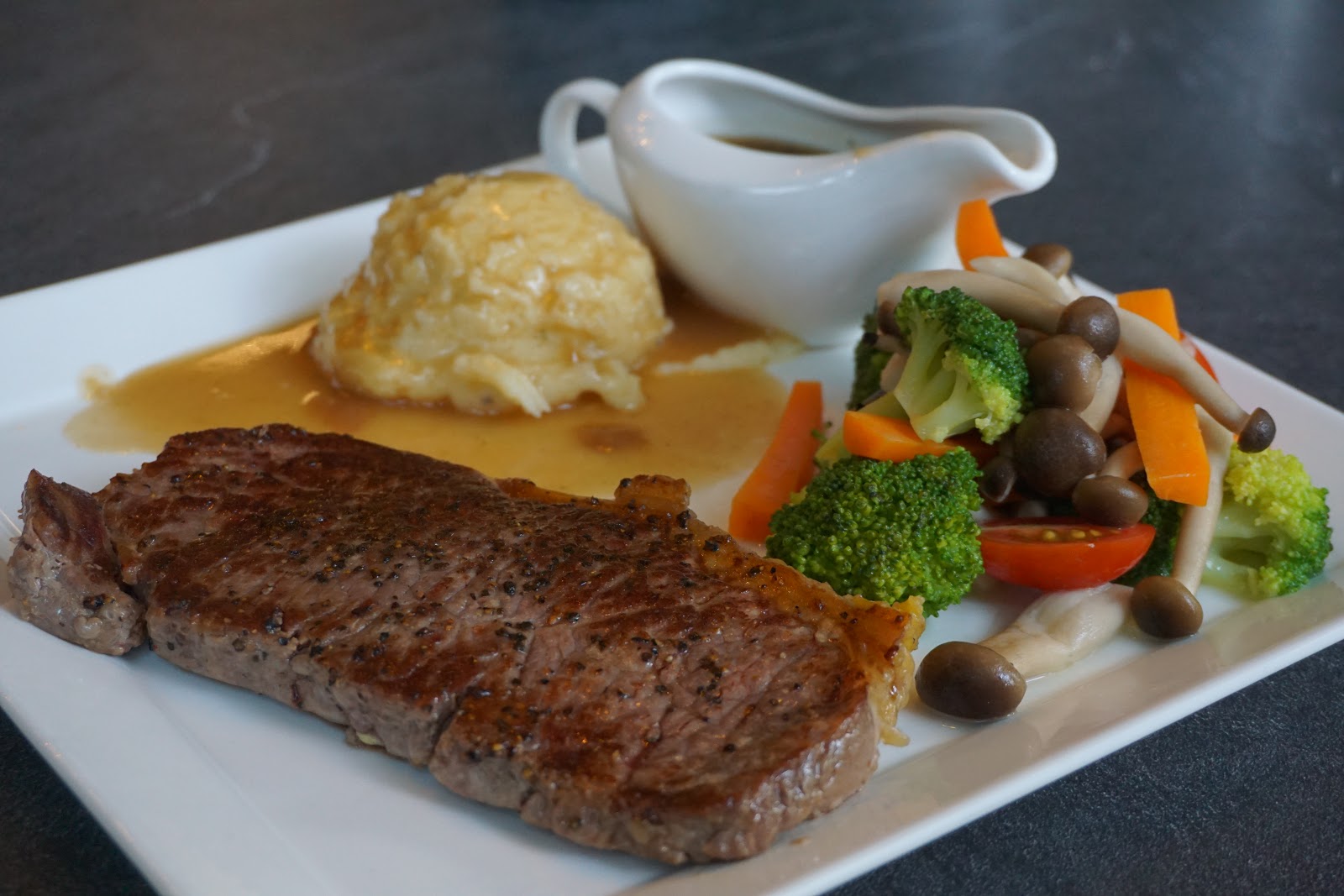 SELEKSI MENU MENARIK DI ANT CAFÉ & BAR KUALA LUMPUR