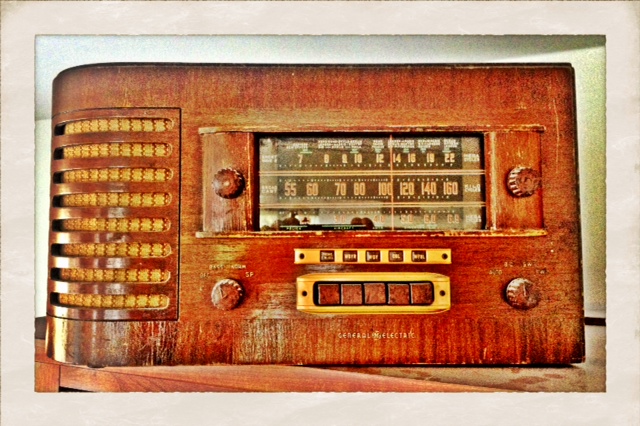 gusto: My Small Collection Of Old Radios