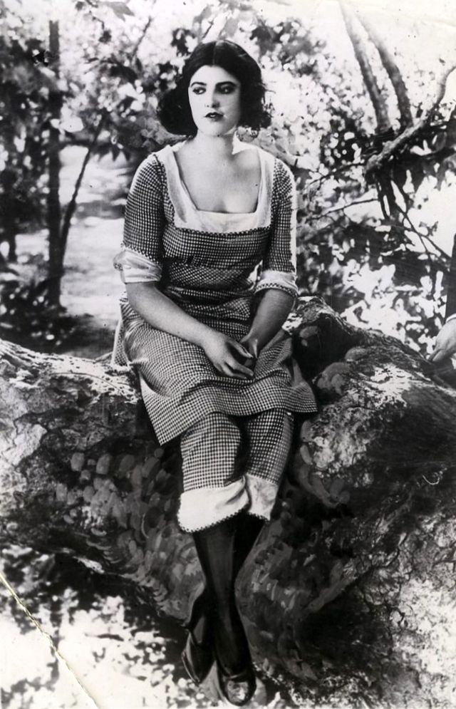 Virginia Rappe: The Mysterious Death of a Silent Film Beauty ~ Vintage ...