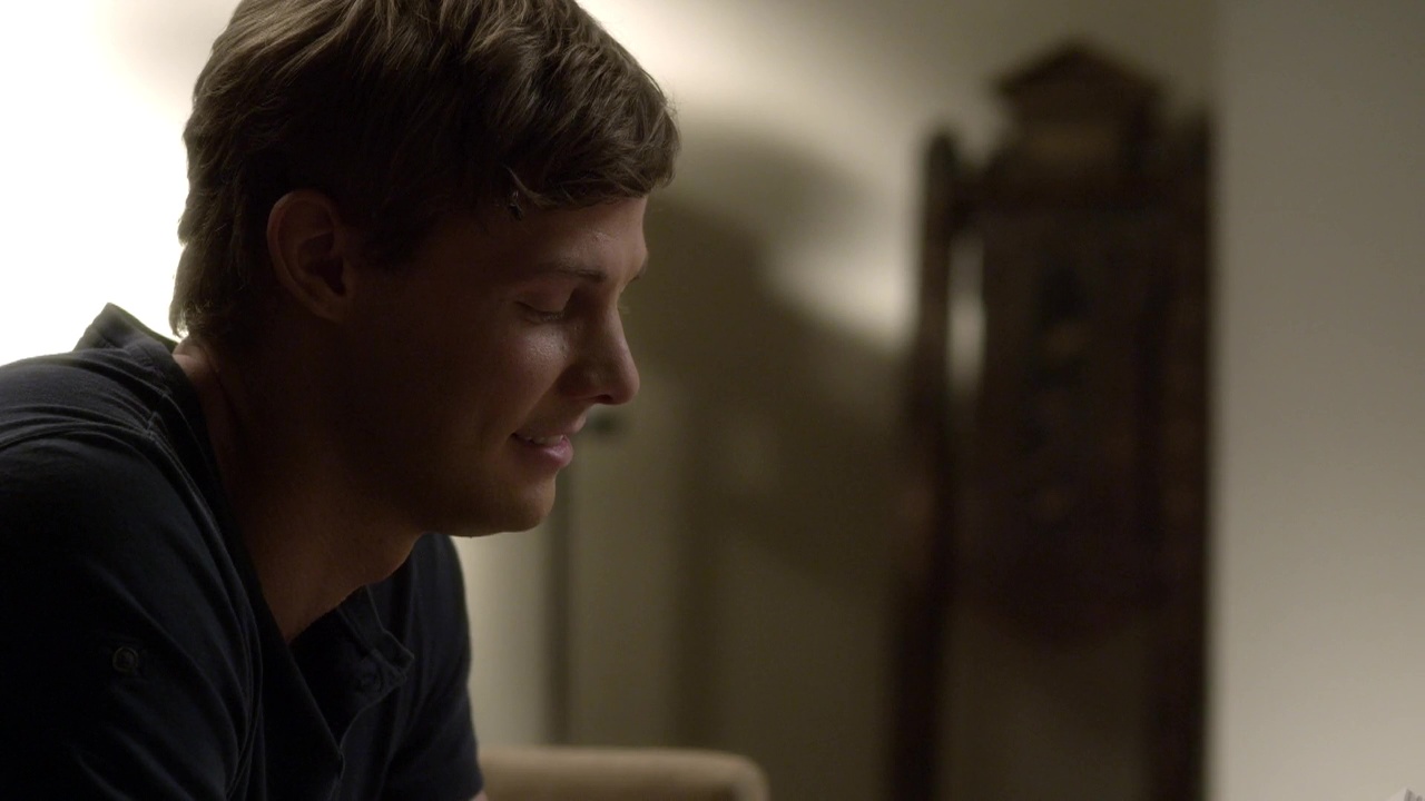 ausCAPS: Brandon W. Jones shirtless in Pretty Little Liars 3-19 "What ...