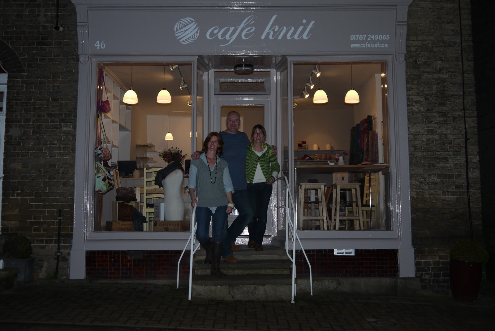 Girl, Purl and Two Knitting Needles: Cafe Knit, 46 High Street ...