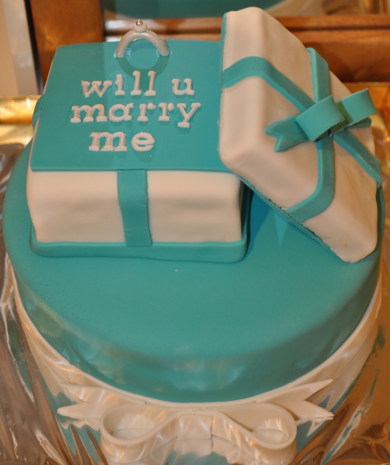 momatoye: Proposal Cake - Mami Raka