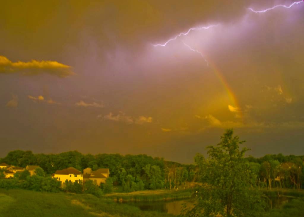 Rainbow Lightning: Nature’s Astonishing Bow and Arrow ~ Kuriositas
