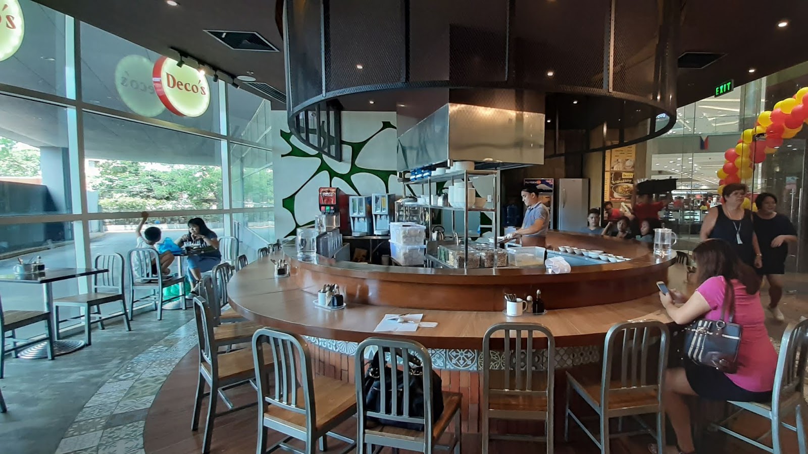 Deco's Original La Paz Batchoy: Innovating the batchoyan while keeping ...