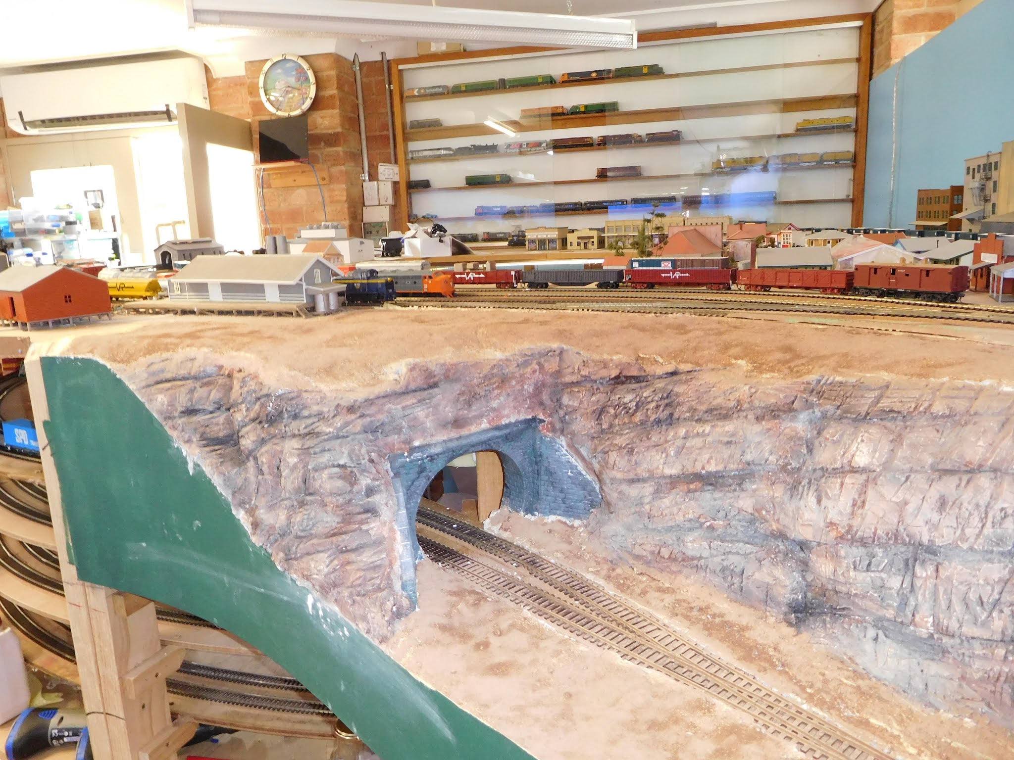 Comtrain goes H0! H0! H0!