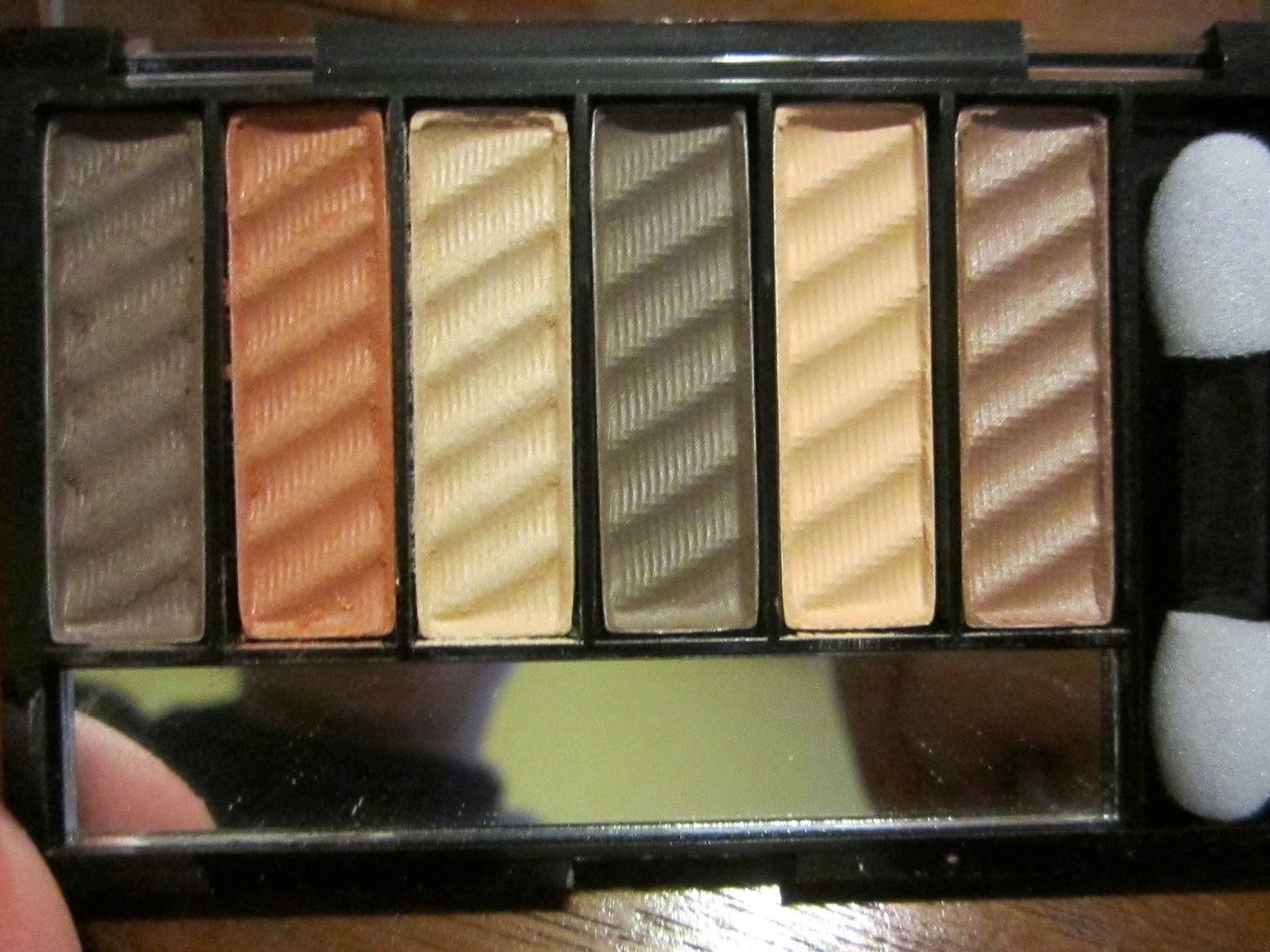 Made up & True : Aziza Cosmetics 6 Pan Eyeshadow Palettes Review