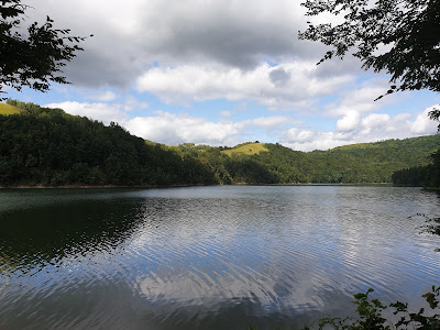 Itinerare turistice: Lacul Secu de langa Resita, locul perfect pentru ...