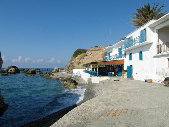 ΑΓΙΑ ΦΩΤΙΑ ΚΕΡΑΜΕ ΡΕΘΥΜΝΟΥ: ΤΑΒΕΡΝΑ ΑΓΙΑ ΦΩΤΙΑ