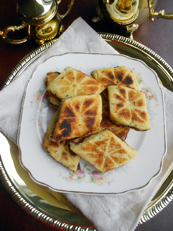 Algerian Date Filled Semolina Cookies - Confessions of a Confectionista