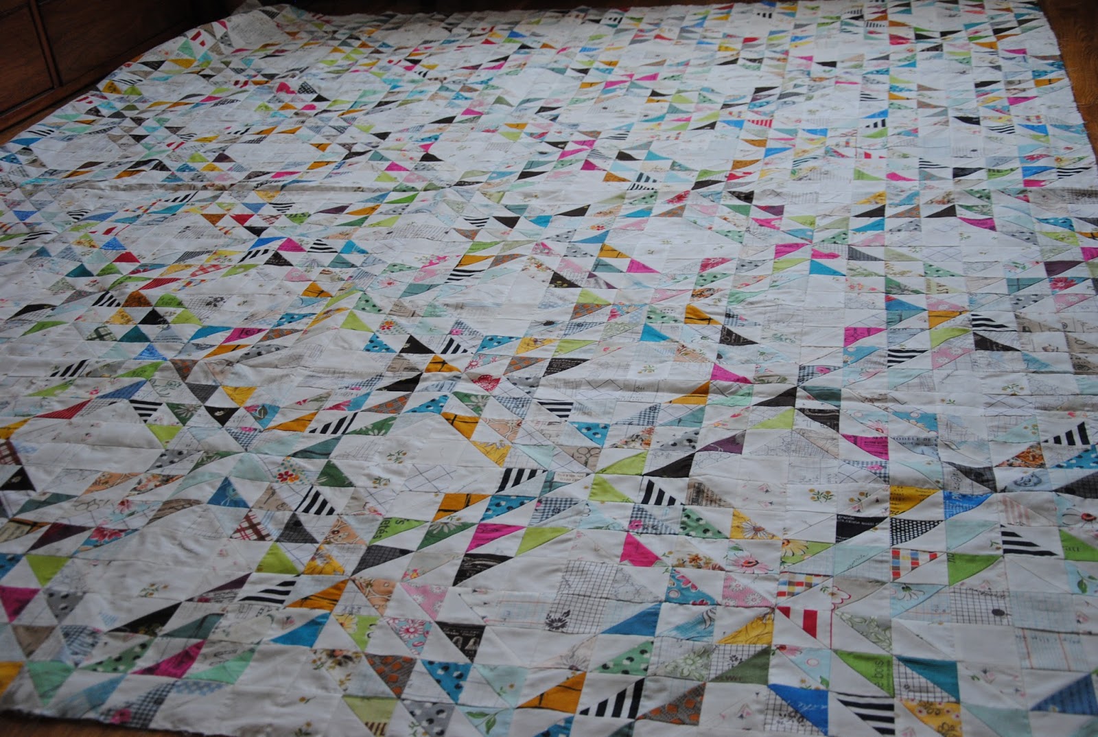 1/4" mark: Ocean Wave Quilt in Scrappy Style + quick tutorial