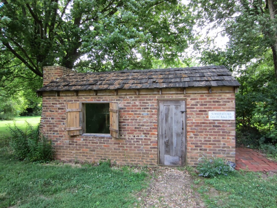 Bird's Yellow House: Antebellum Octagon Hall