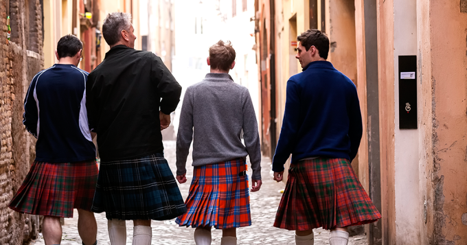 HISTÓRIA DA MODA : POR QUE OS ESCOCESES USAM SAIAS?