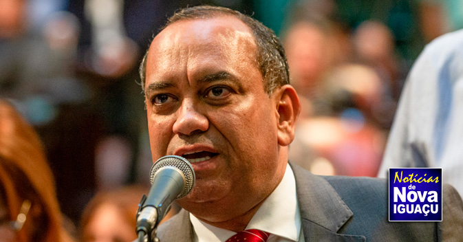 Max Lemos cria e vota a favor de projetos emergenciais no combate ao ...