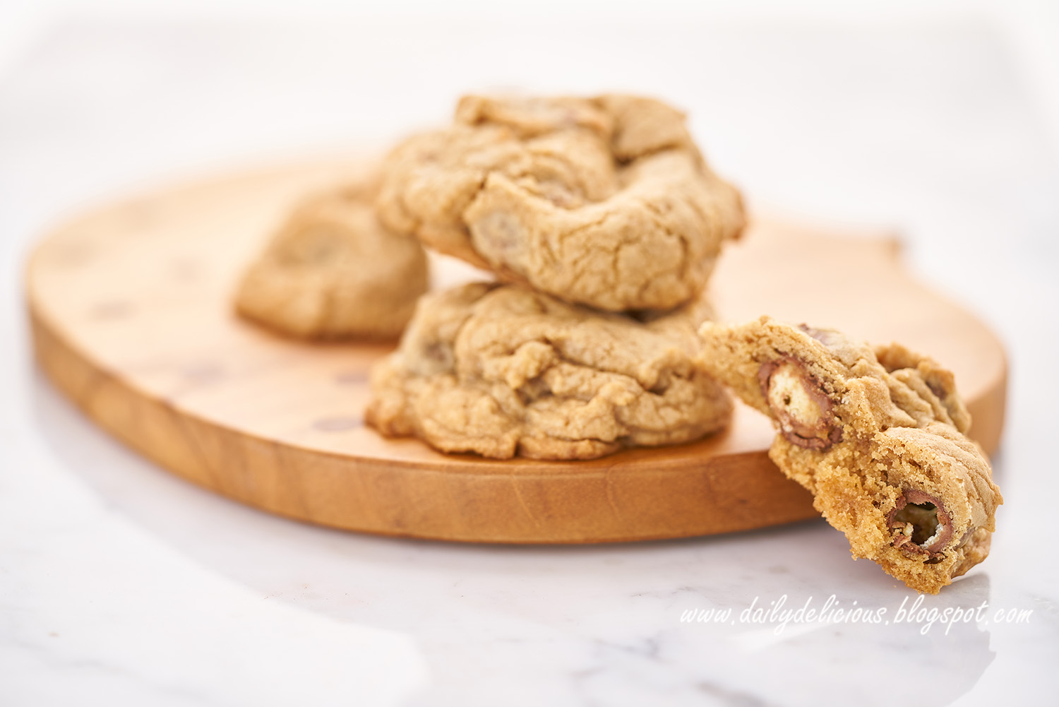 dailydelicious: Baking with kid: Maltesers Cookies