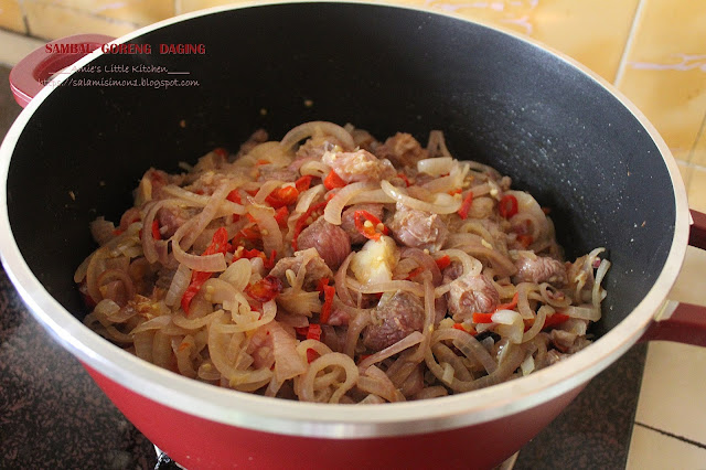 Juadah Hari Raya : Sambal Goreng Daging (Daging Sekilo Bawang Sekilo ...