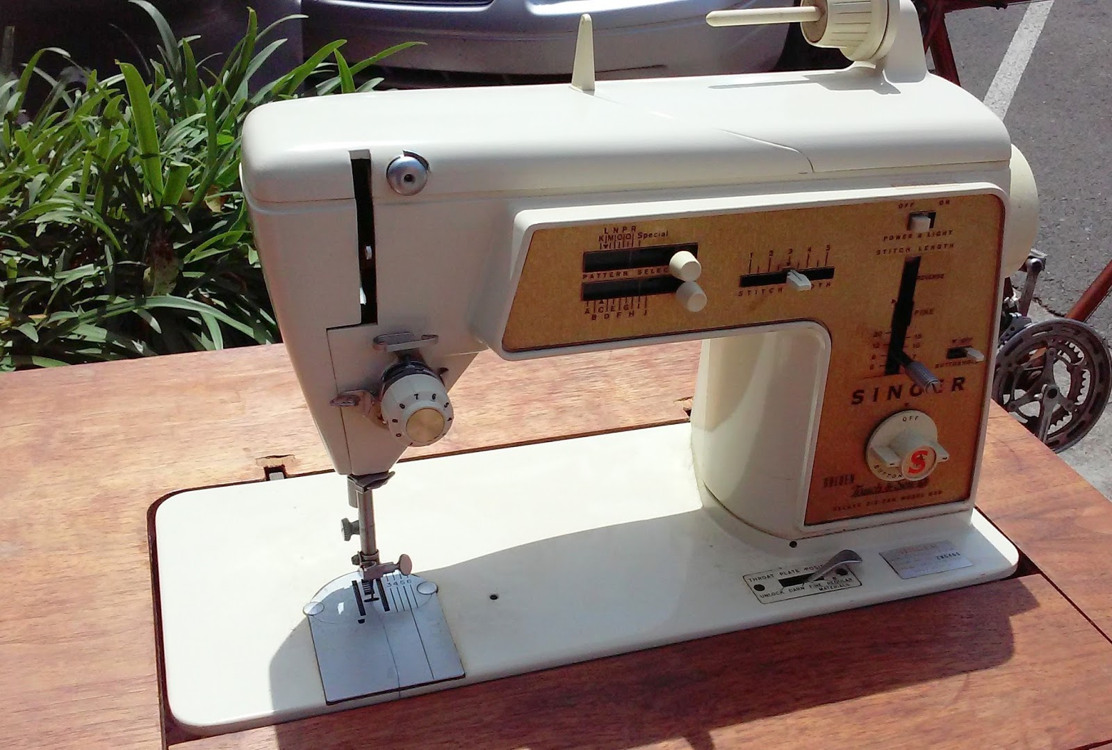 UHURU FURNITURE & COLLECTIBLES: SOLD Danish Style Singer 630 Sewing ...