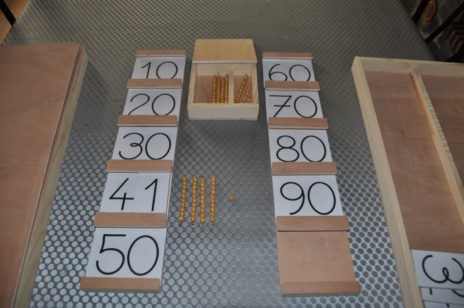 ma petite fabrique montessori: les tables de seguin