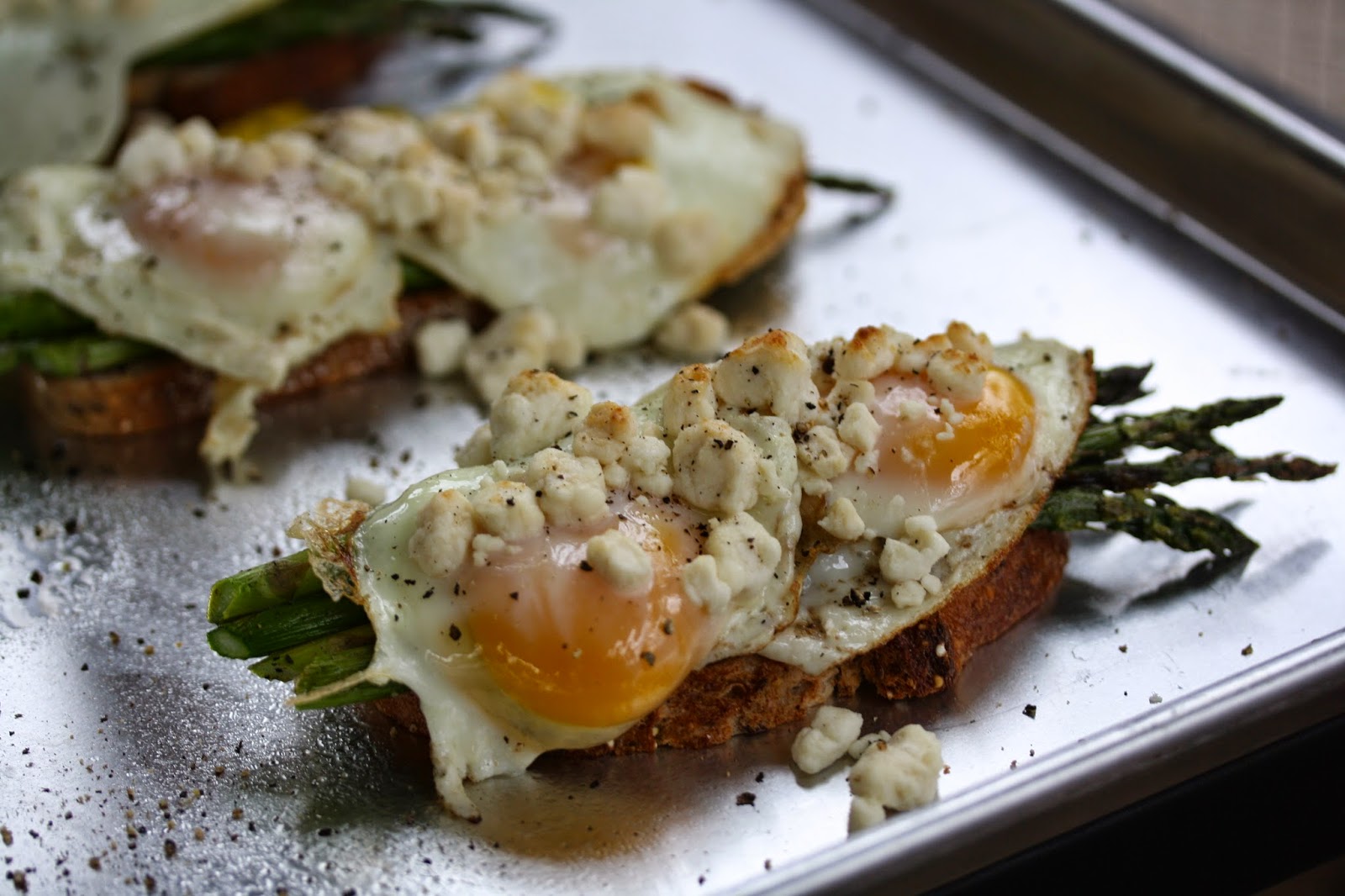 Hot Dinner Happy Home: Spring on Toast (featuring eggs and asparagus)