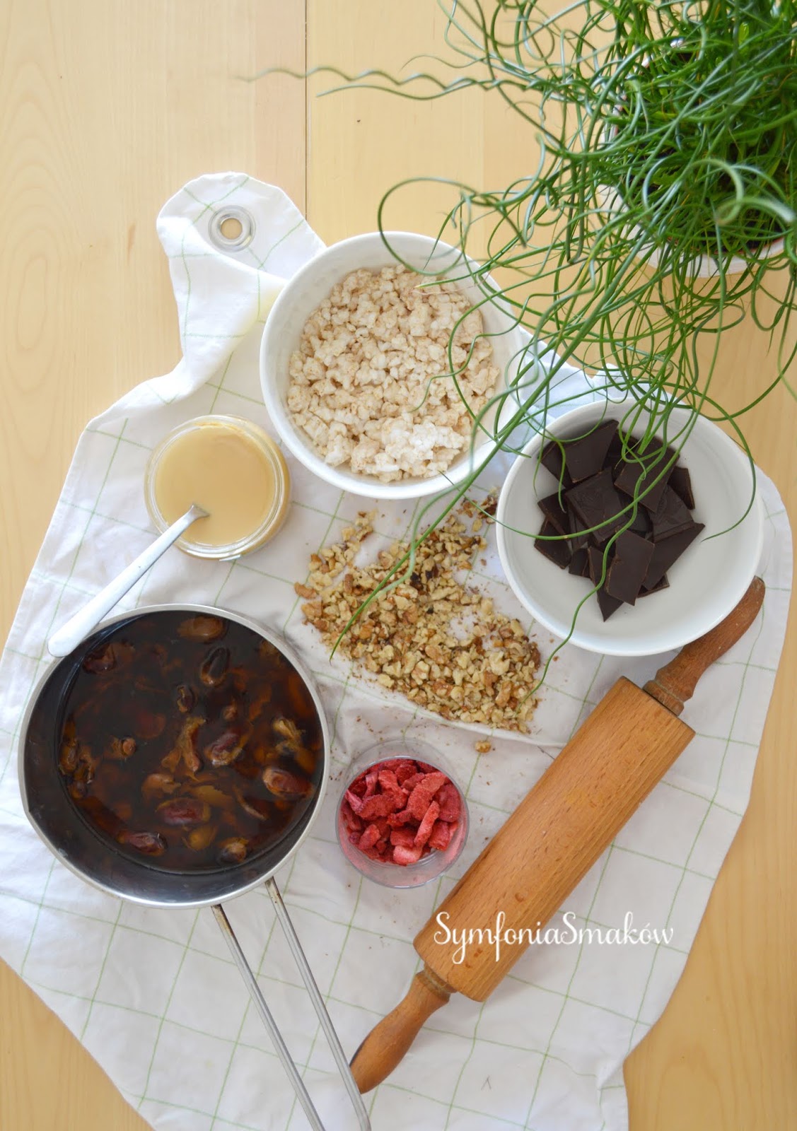 Domowe batony mocy a'la Lion z daktylami, masłem orzechowym, gorzką ...