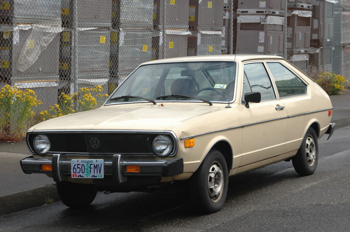 OLD PARKED CARS.: 1977 Volkswagen Dasher Hatchback.