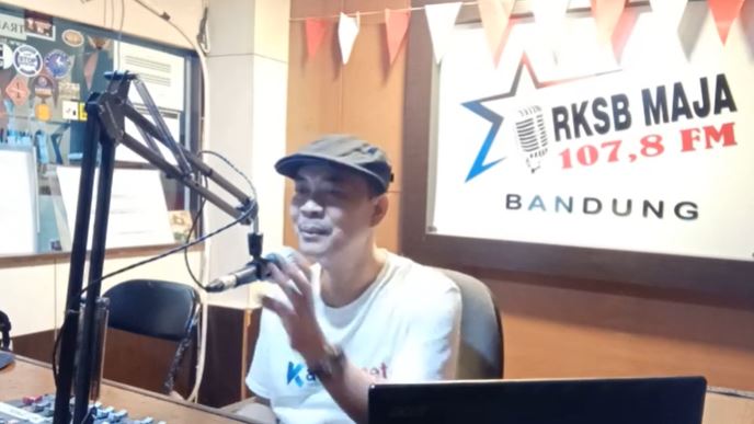 Cara Menulis Script Siaran Radio dan Contoh Opening Penyiar | RKSB Maja FM