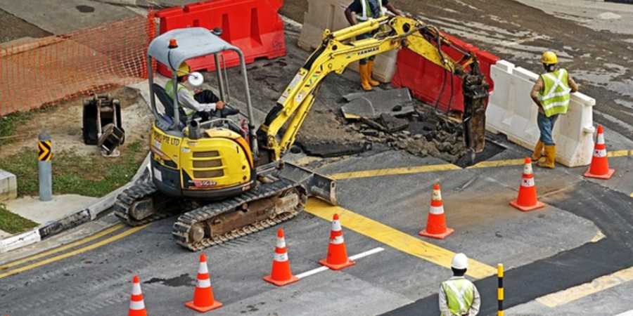 Safety Toolbox Talk Meeting topic: Working with Mobile Equipment ...