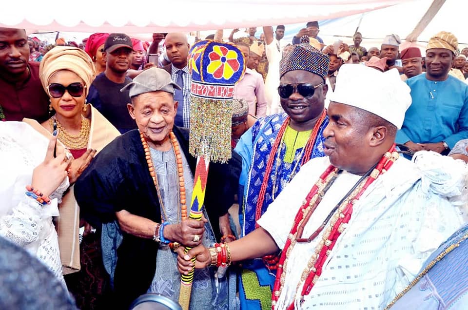 ITREALMS: Ooni crowns Oba Kayode Afolabi as Alapomu of Apomu - ITREALMS