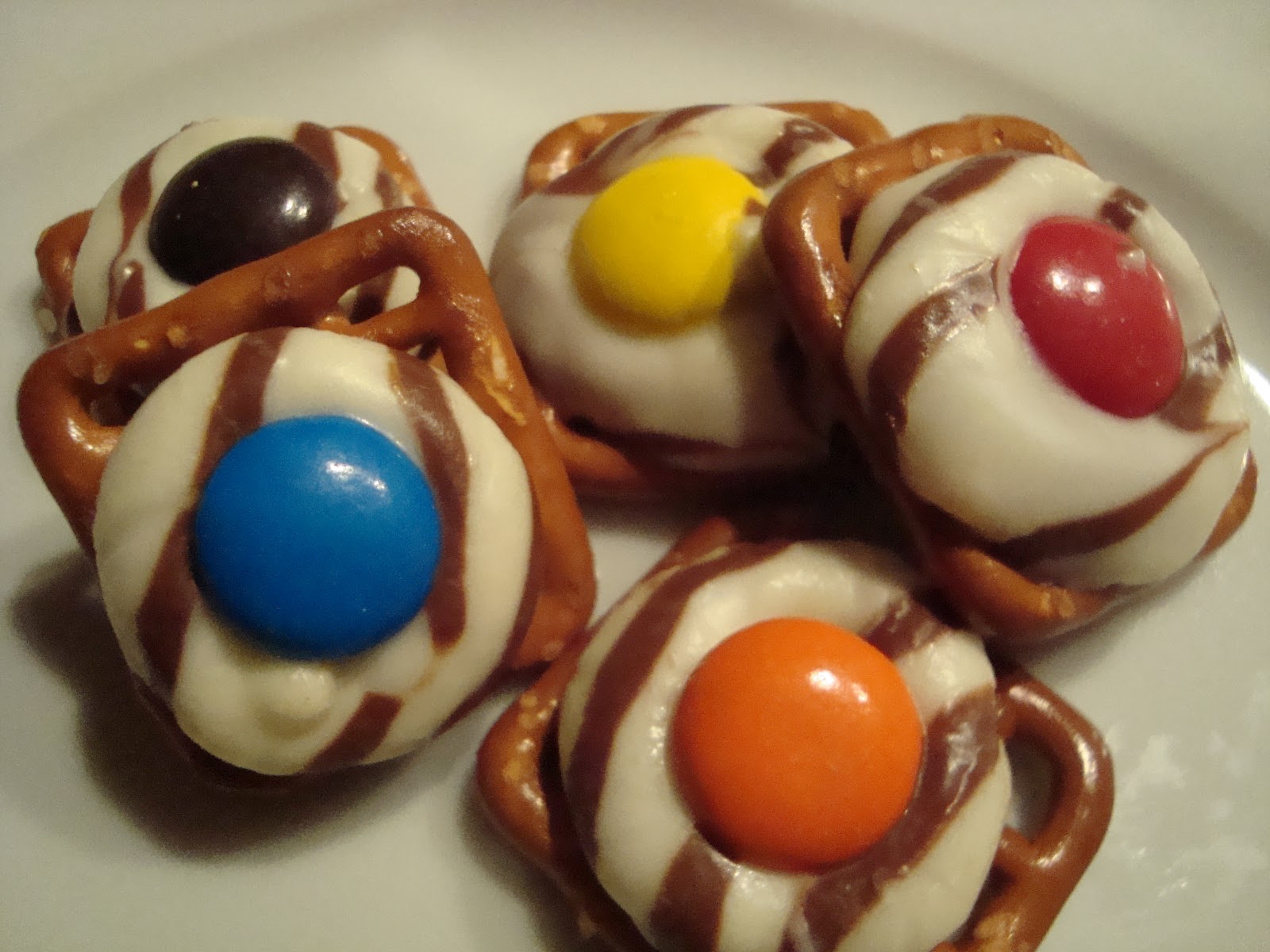 A Little Cooking: Chocolate Pretzel Snaps