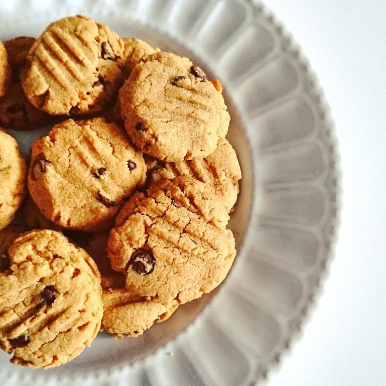 4 Ingredient Peanut Butter and Chocolate Chip Cookies | Utterly Scrummy ...