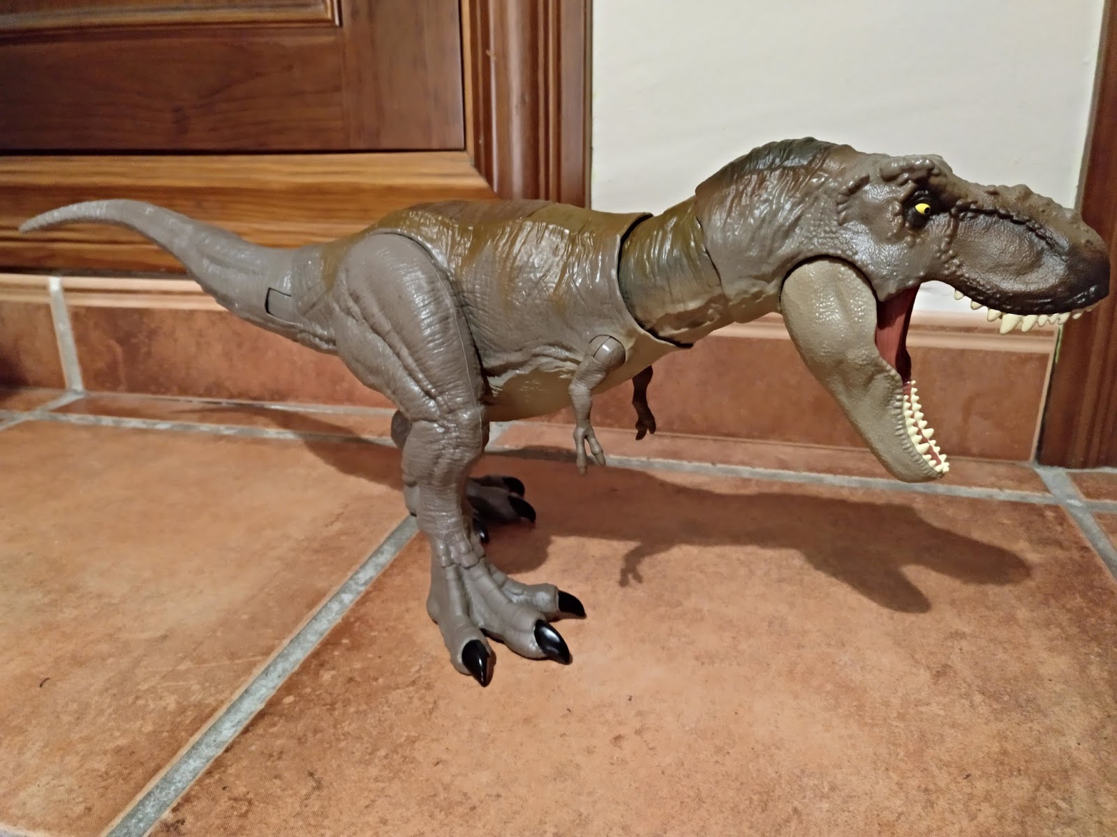 Re-Sculpt: Tyrannosaurus Rex "Buck" (Bite N'Fight. Dino Rivals, Mattel ...