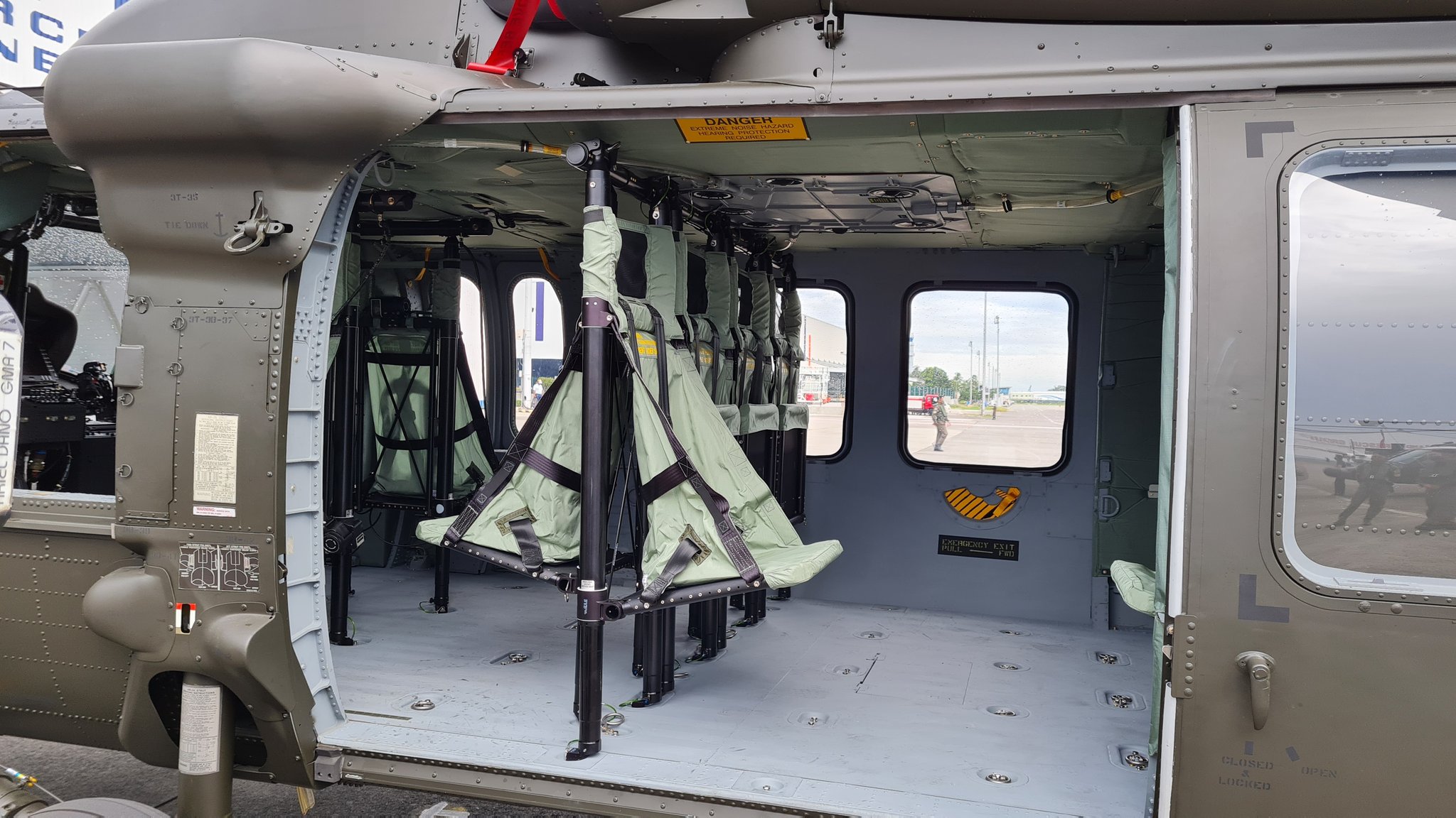 AAG_th บันทึกประจำวัน: กองทัพอากาศฟิลิปปินส์ทำพิธีประจำการเฮลิคอปเตอร์ ...