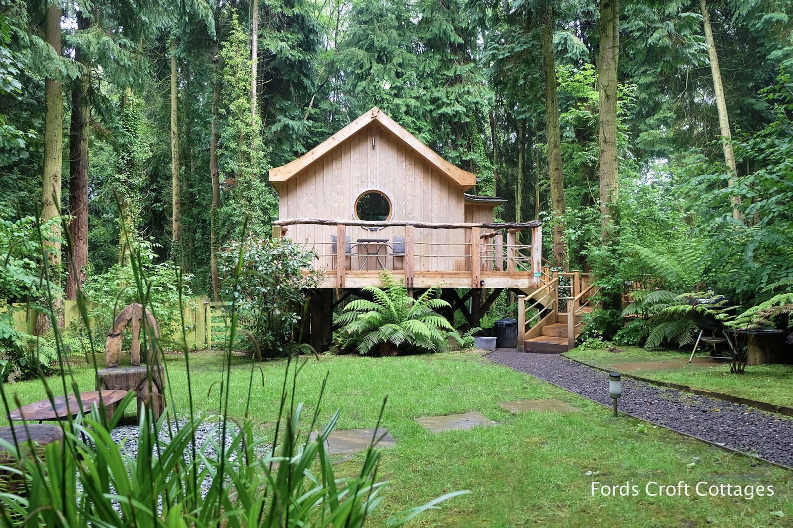 The Bird: a Luxury Treehouse [ TINY HOUSE TOWN ]