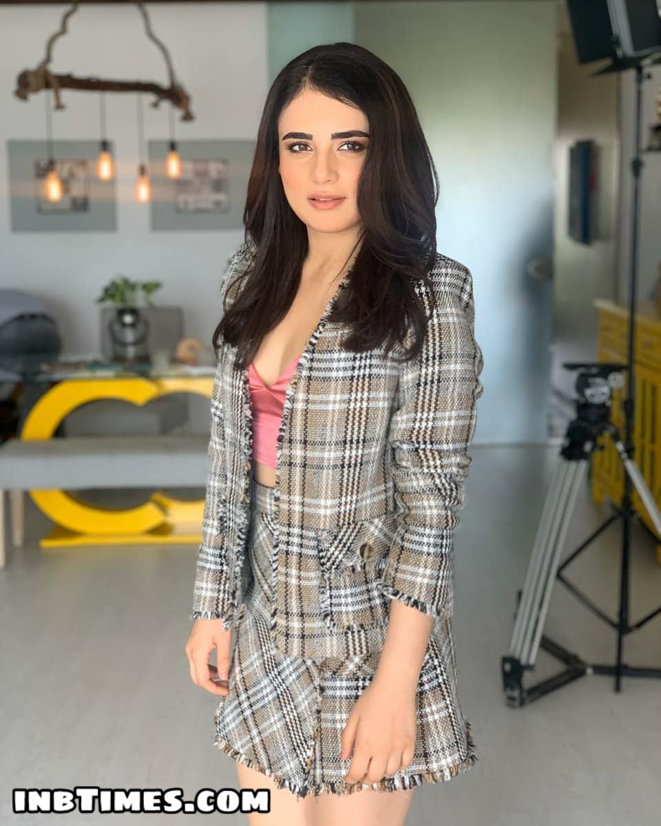 Radhika Madan Height - Uzugara