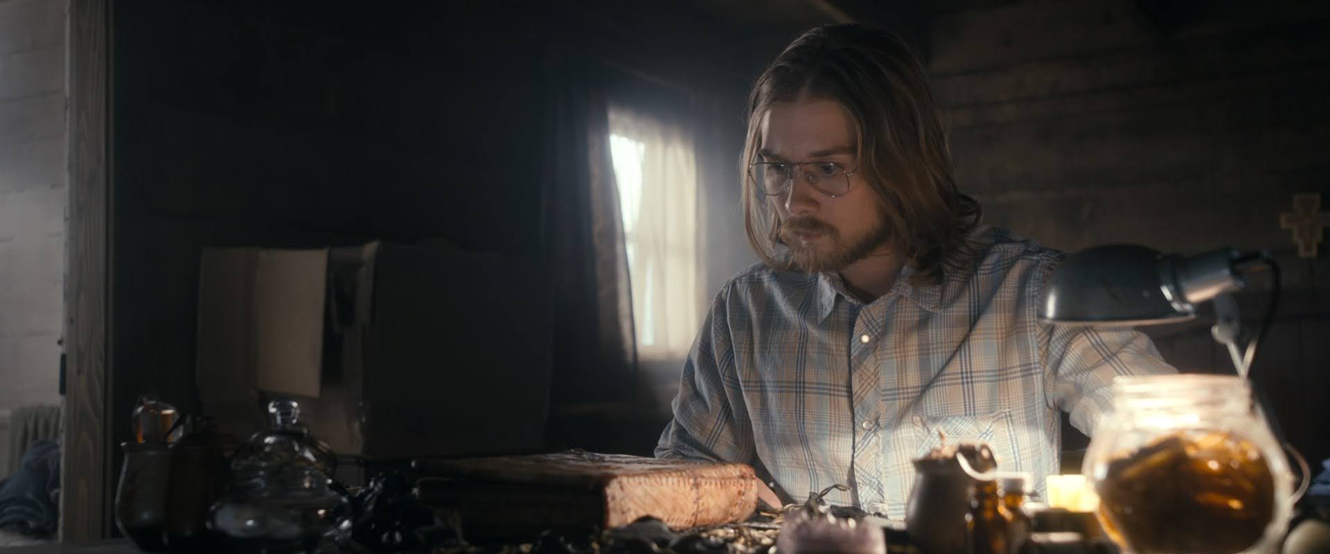 Lou Taylor Pucci Evil Dead