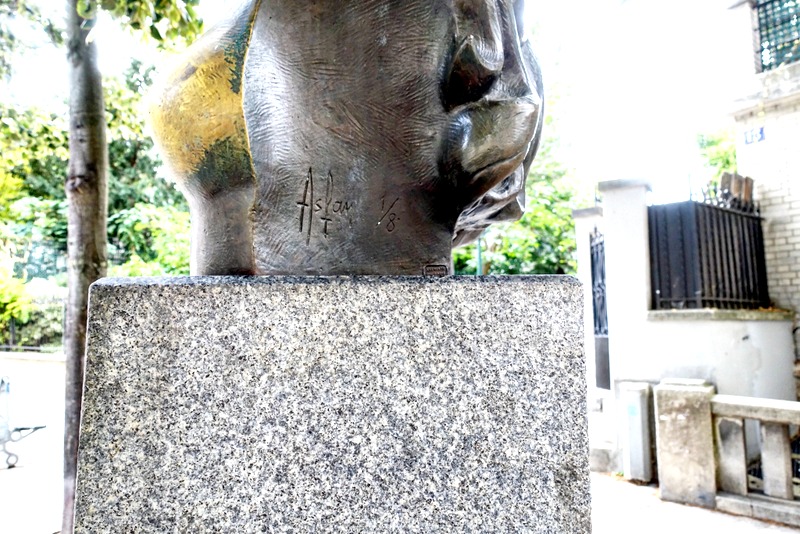 Paris : Buste de Dalida à Montmartre, oeuvre du sculpteur Alain Aslan ...