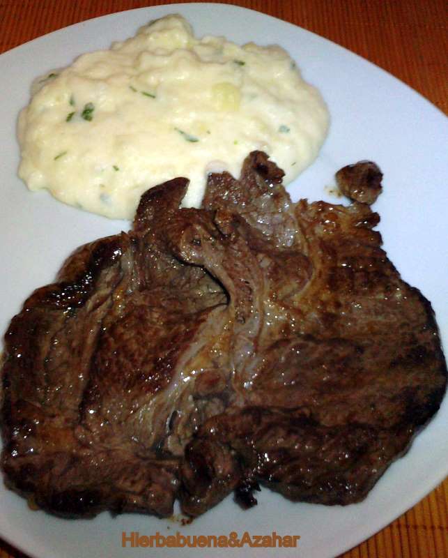PRUEBAS: FILETE DE TERNERA A LA PLANCHAS CON PURÉ DE PATATAS AL AL-I-OLI