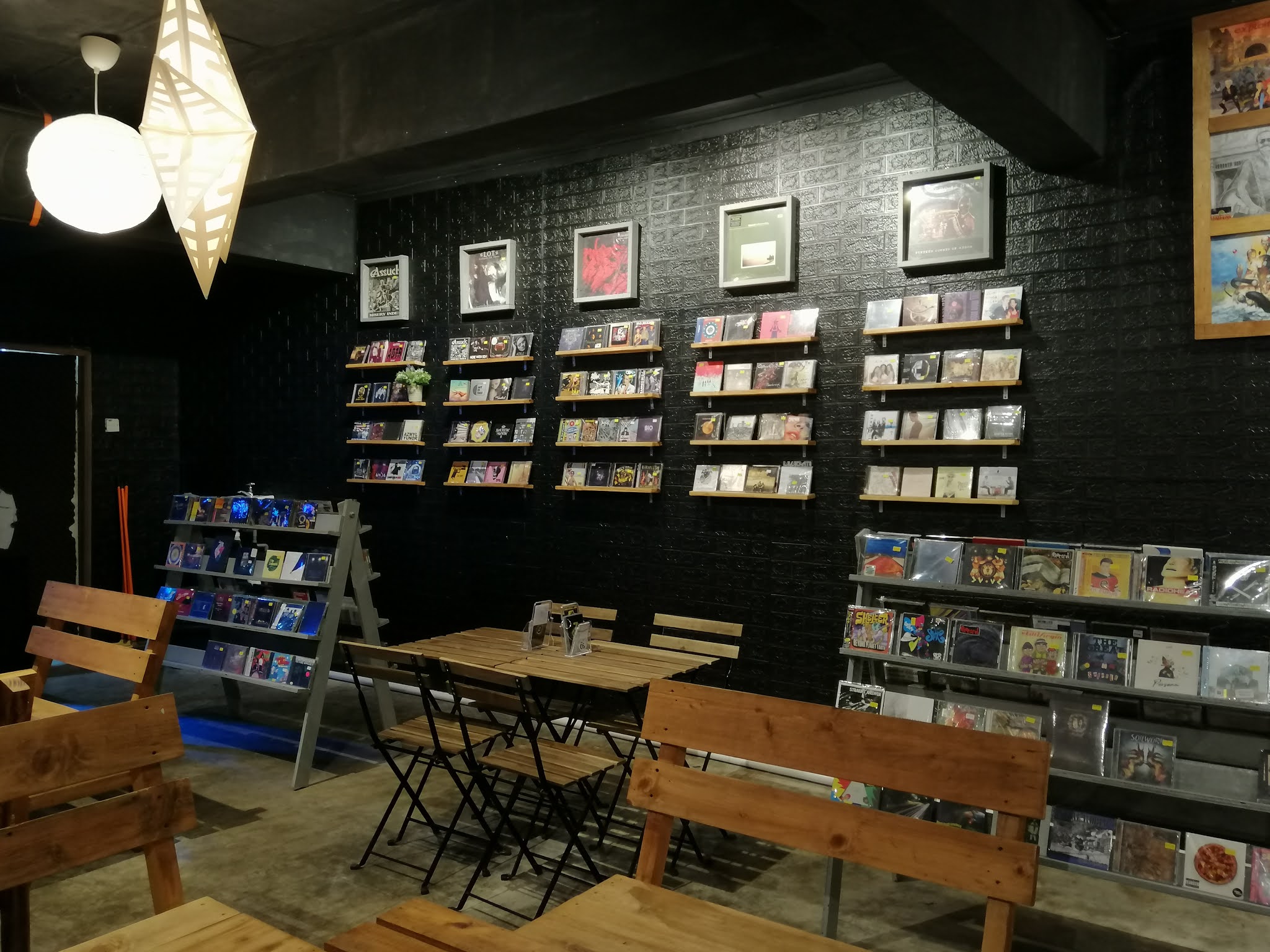 BERTEROMBER: Embrace Hall Cafe