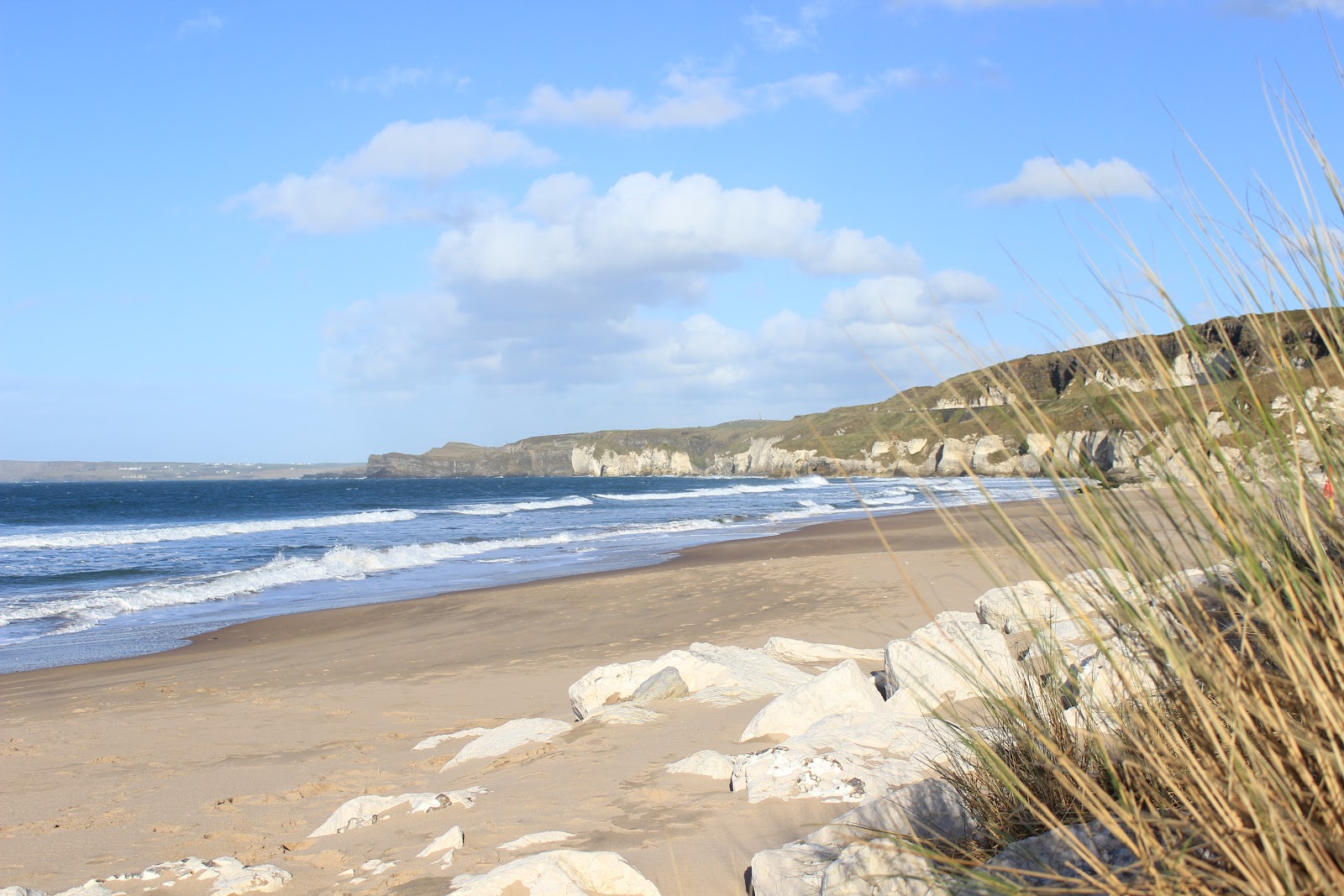 TravellingDuo Van Tour: Portrush - White rocks beach